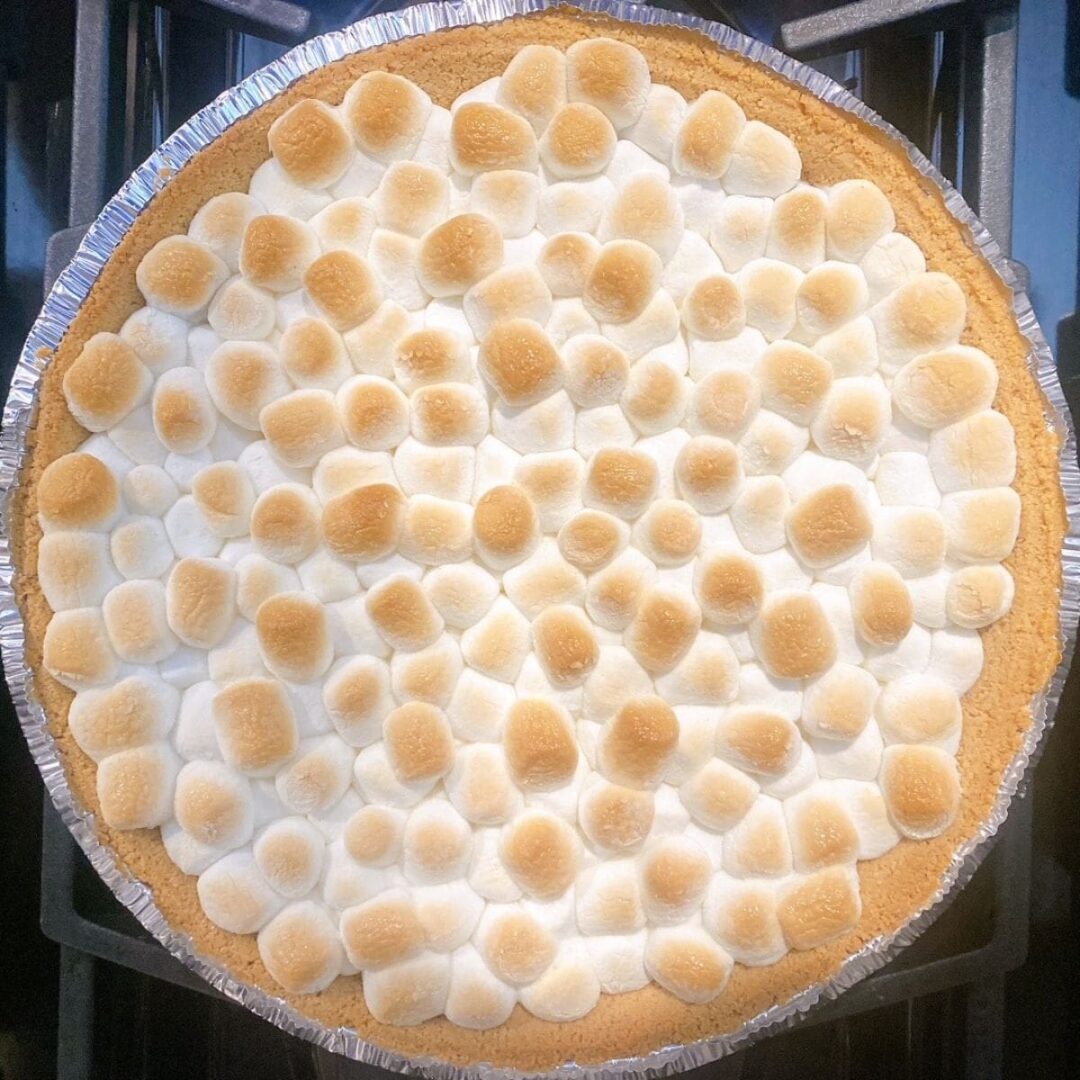 Easy S'mores Pie • The Wicked Noodle